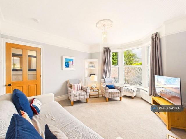 4 bedroom terraced house to rent