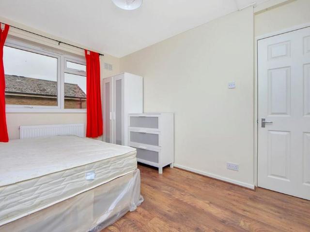 4 bedroom terraced house to rent