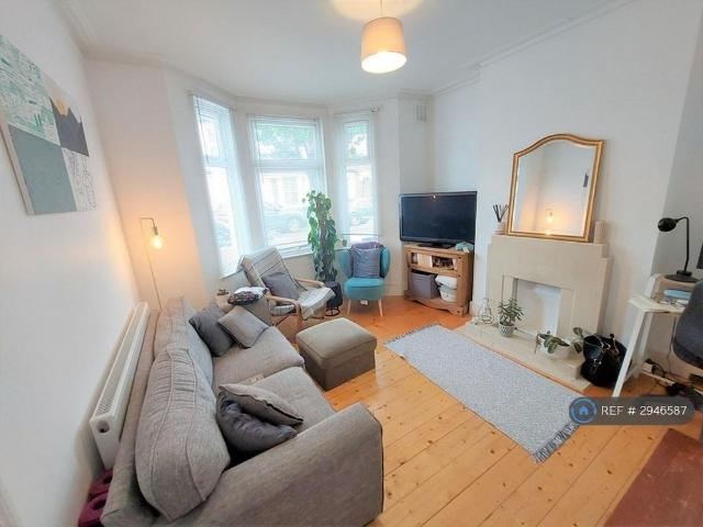 4 bedroom terraced house to rent
