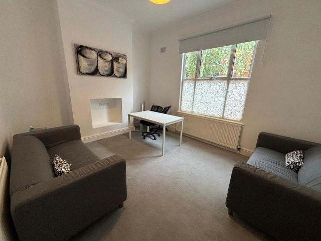 4 bedroom terraced house to rent