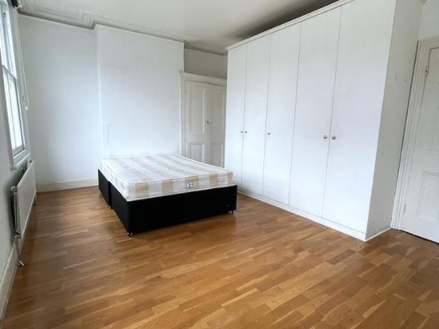 4 bedroom terraced house to rent