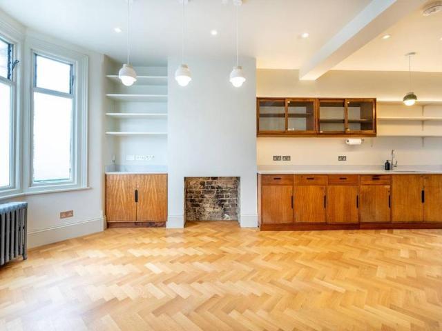 4 bedroom terraced house to rent