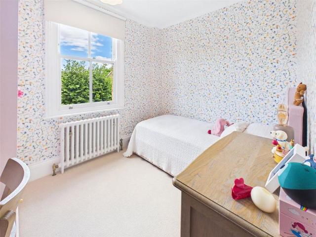 4 bedroom terraced house to rent