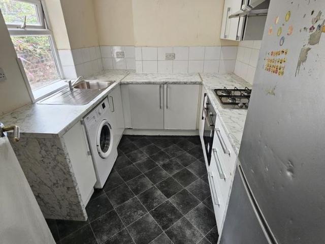 4 bedroom terraced house to rent