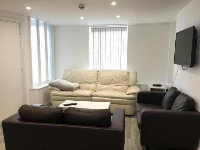 4 bedroom terraced house to rent