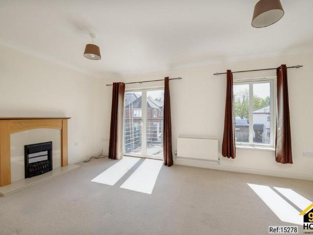 4 bedroom terraced house to rent