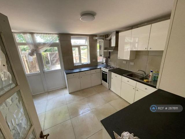 4 bedroom terraced house to rent