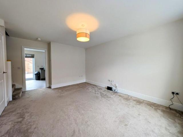 4 bedroom terraced house to rent