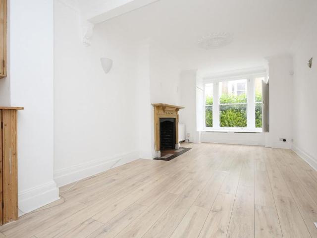 4 bedroom terraced house to rent