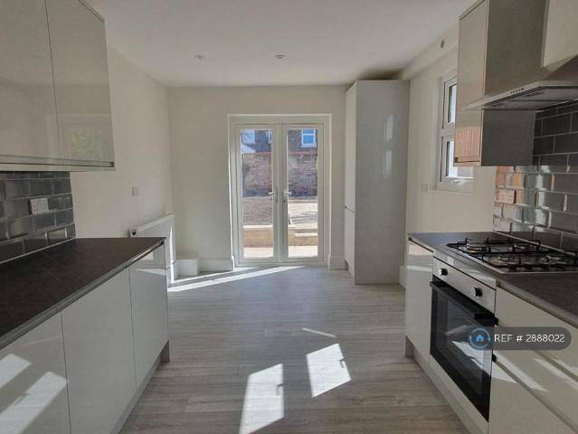 4 bedroom terraced house to rent