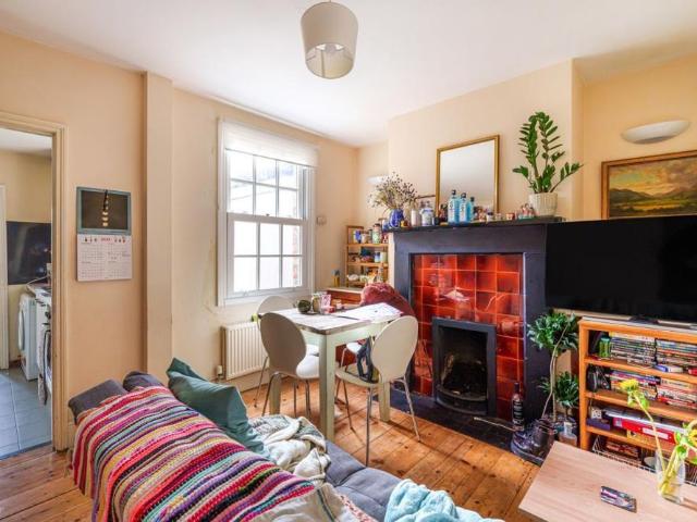 4 bedroom terraced house to rent