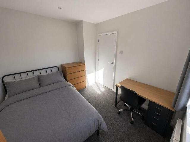 4 bedroom terraced house to rent