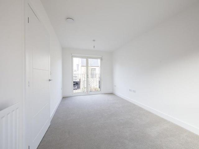 4 bedroom terraced house to rent