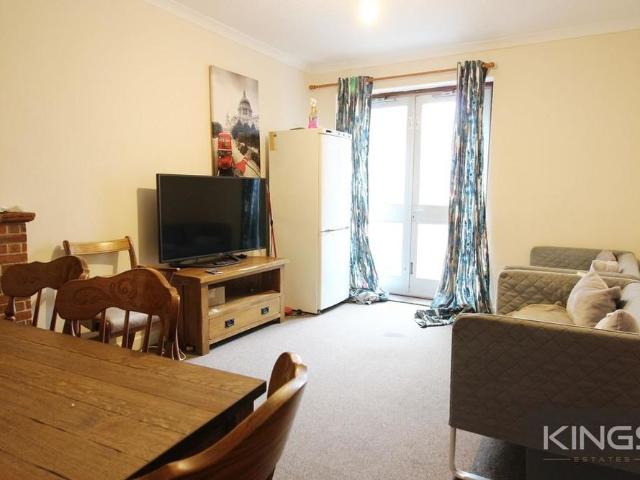4 bedroom terraced house to rent