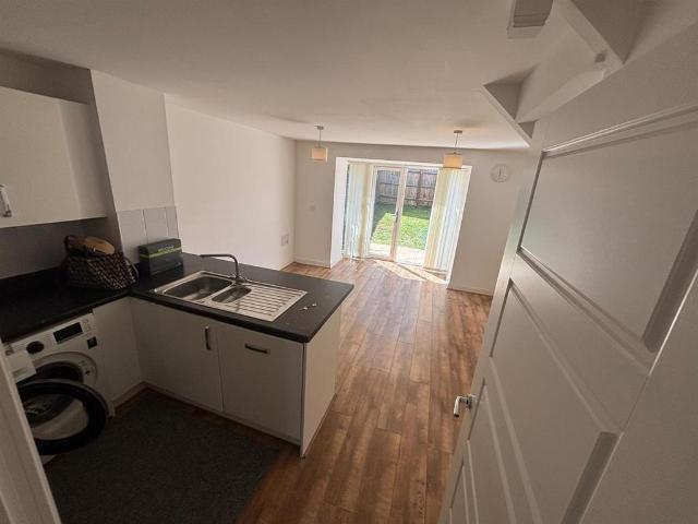 4 bedroom terraced house to rent