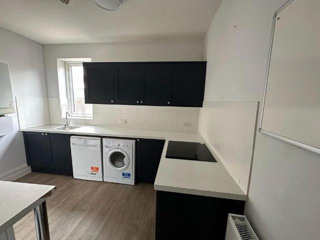 4 bedroom terraced house to rent