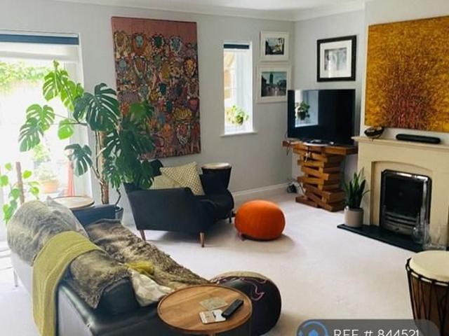4 bedroom terraced house to rent