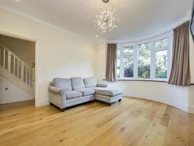 4 bedroom terraced house to rent