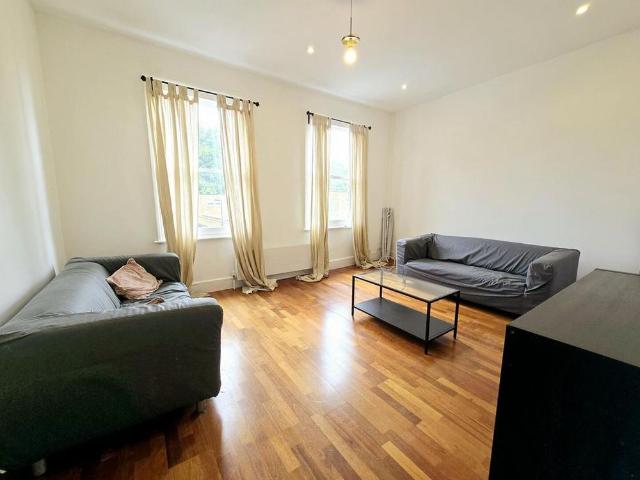 4 bedroom terraced house to rent