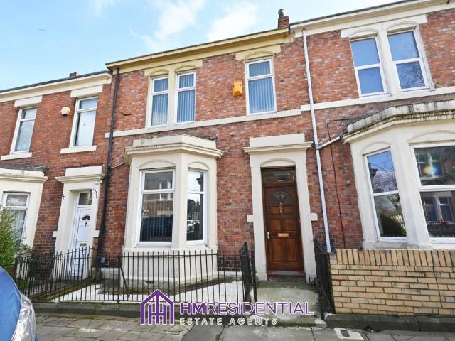 4 bedroom terraced house to rent