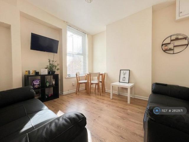 4 bedroom terraced house to rent