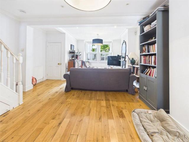 4 bedroom terraced house to rent