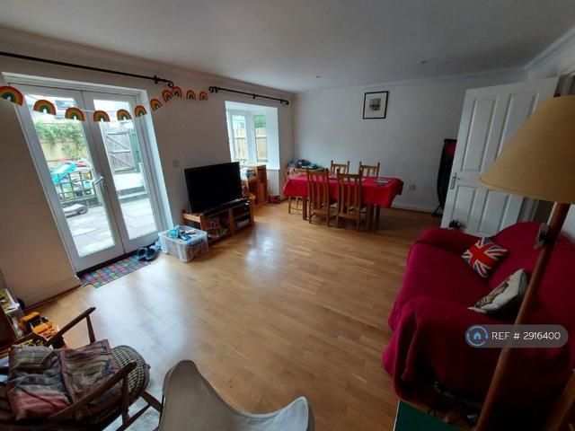 4 bedroom terraced house to rent
