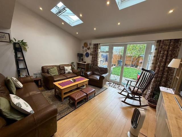 4 bedroom terraced house to rent
