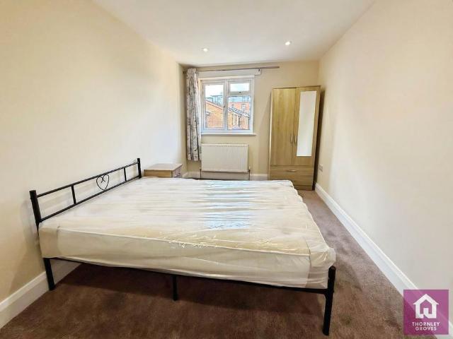 4 bedroom terraced house to rent