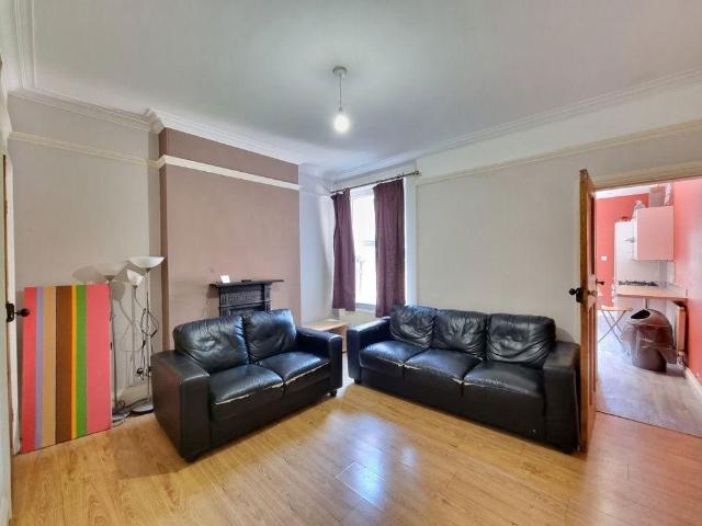 4 bedroom terraced house to rent