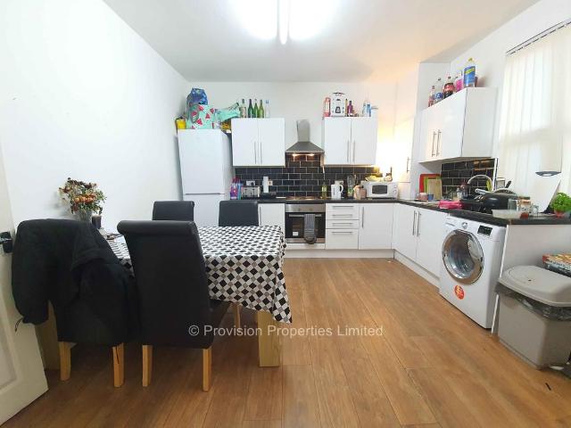 4 bedroom terraced house to rent