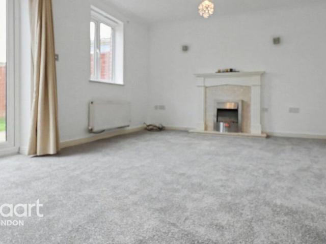 4 bedroom terraced house to rent