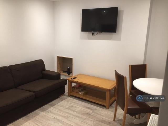 4 bedroom terraced house to rent