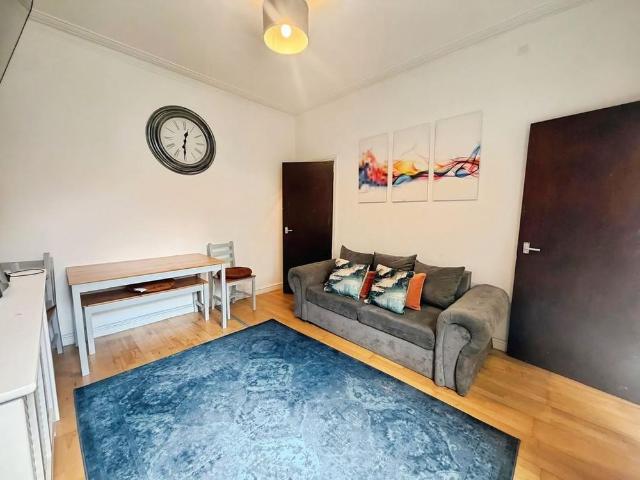 4 bedroom terraced house to rent