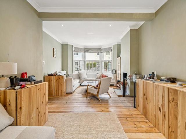 4 bedroom terraced house to rent