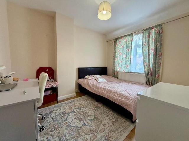 4 bedroom terraced house to rent