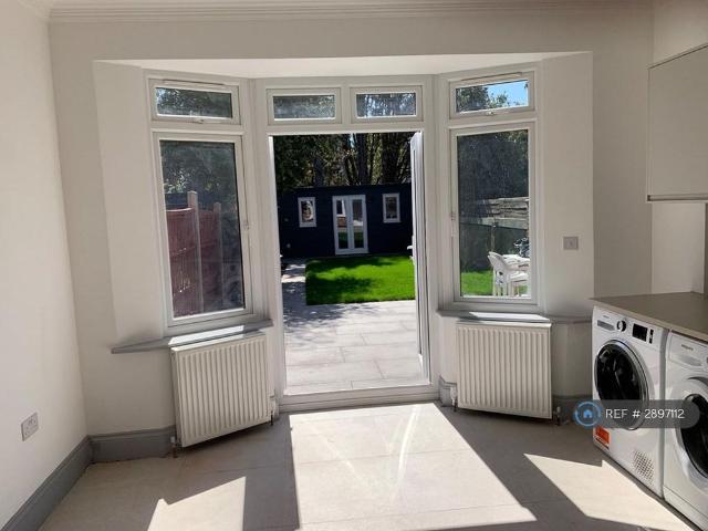 4 bedroom terraced house to rent