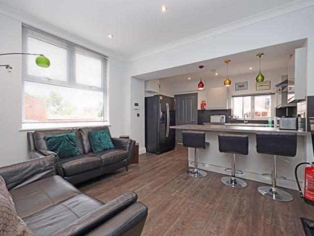 4 bedroom terraced house to rent