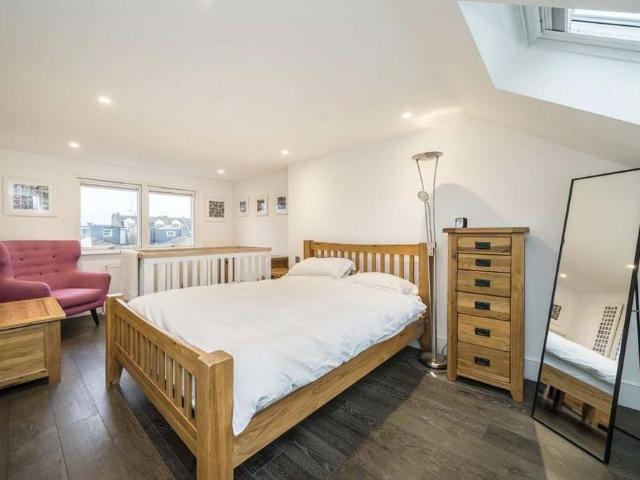 4 bedroom terraced house to rent