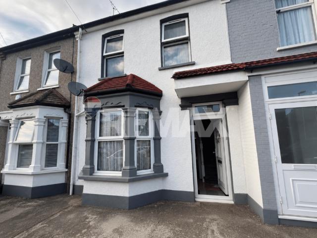 4 bedroom terraced house to rent