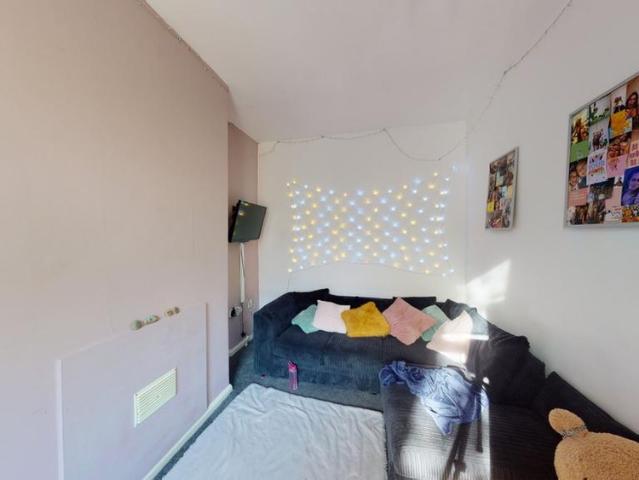 4 bedroom terraced house to rent