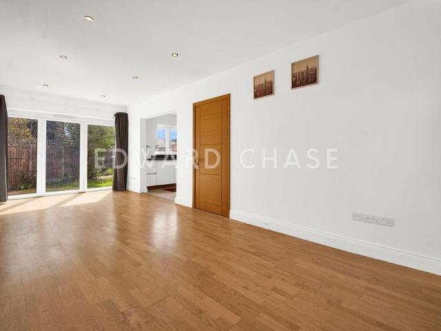 4 bedroom terraced house to rent