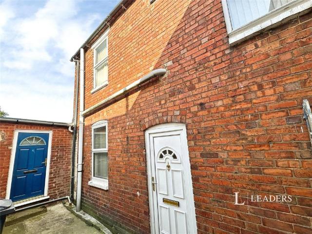 4 bedroom terraced house to rent