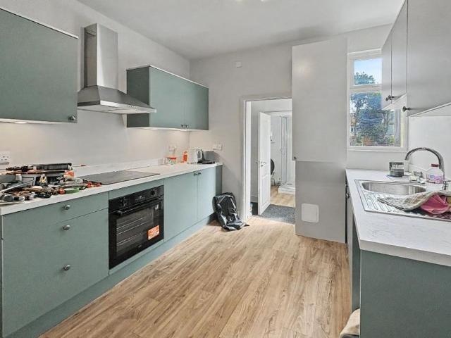 4 bedroom terraced house to rent