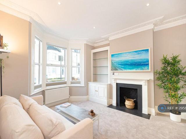 4 bedroom terraced house to rent