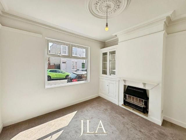4 bedroom terraced house to rent