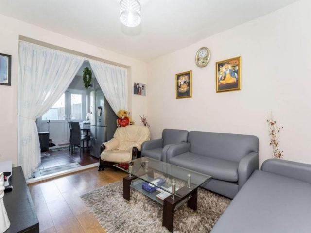 4 bedroom terraced house to rent