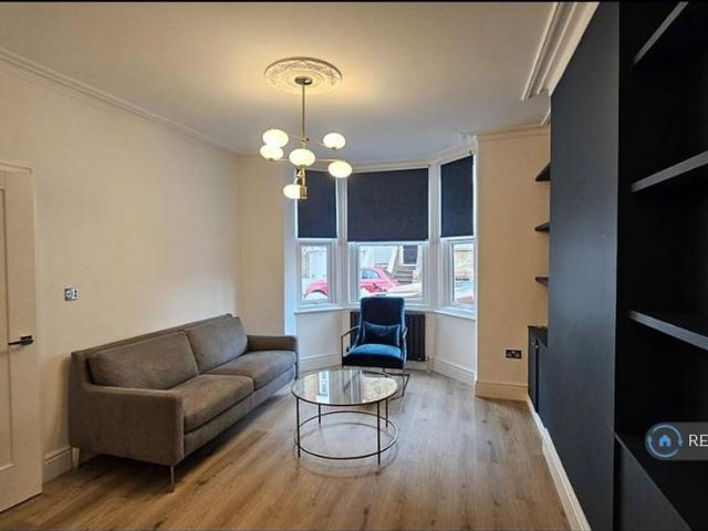 4 bedroom terraced house to rent