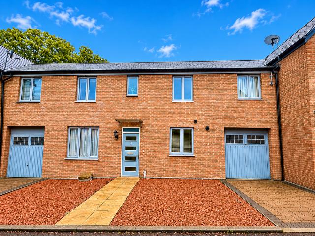 4 bedroom terraced house to rent