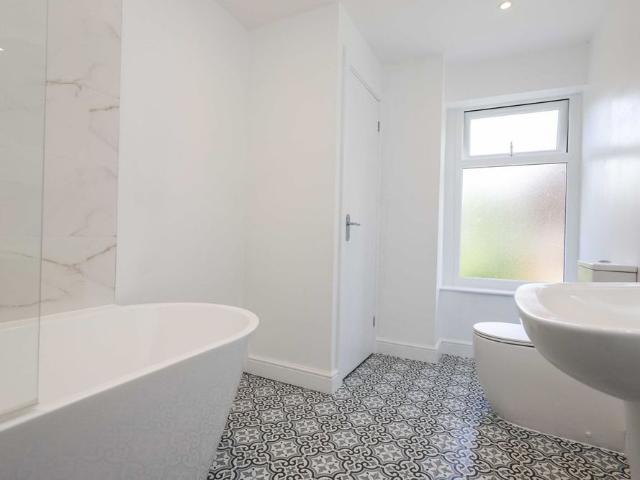 4 bedroom terraced house to rent